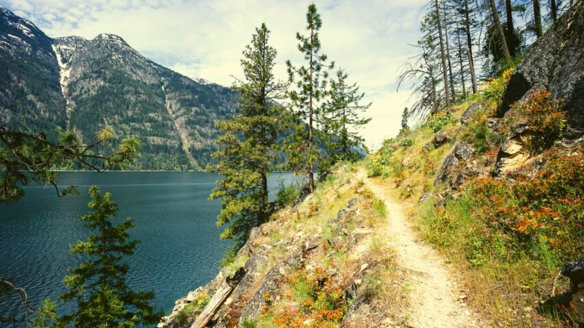 The Ultimate Guide to Lake Chelan - Wildland Trekking