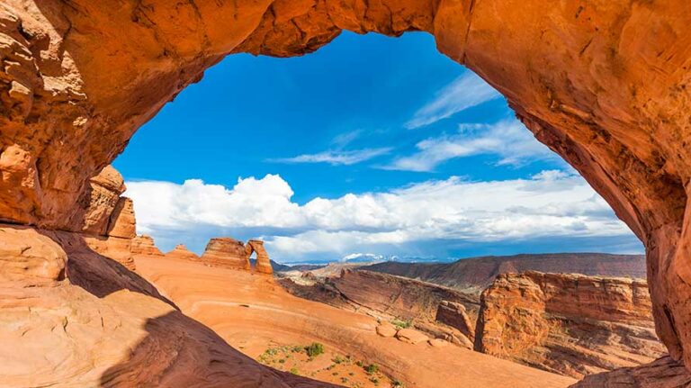 Delicate Arch Hiking Tour in Arches National Park